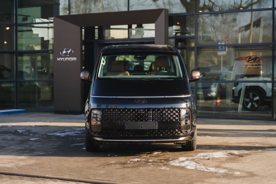 STARIA Van 1.6 T-GDI HEV 6AT 2WD Automatyczna LUXURY BRASS 2025 - Nowości